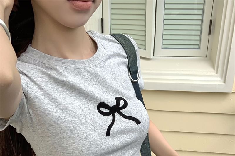 Short-Sleeve Round Neck Bow Print Cropped T-Shirt – KawaiiMoriStore